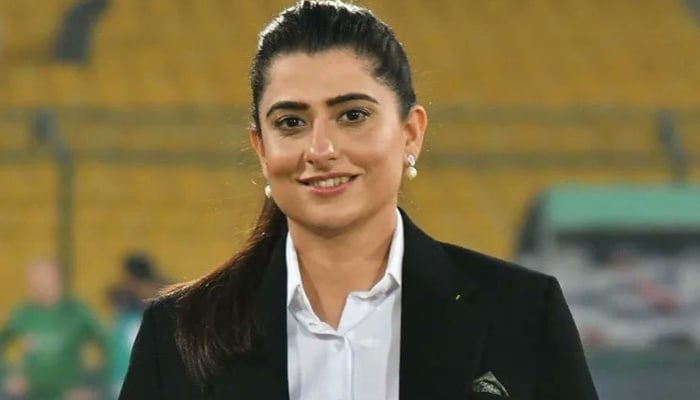 Babar Azam fans bash Sana Mir on her viral video - Social Buzz ...
