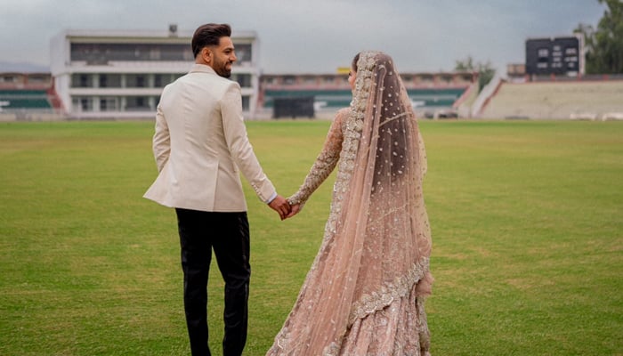 Haris Rauf shares heart-warming picture with wife in cricket stadium ...