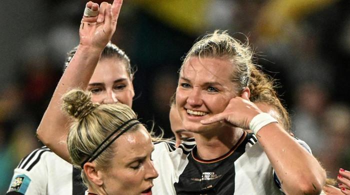 Alexandra Popp returns with a bang, leads Germany to convincing victory ...