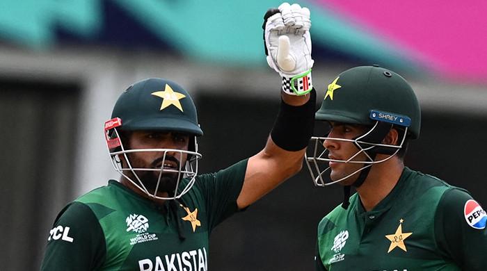Pak Vs Ire Babar Azam Breaks Ms Dhonis T20 World Cup Record