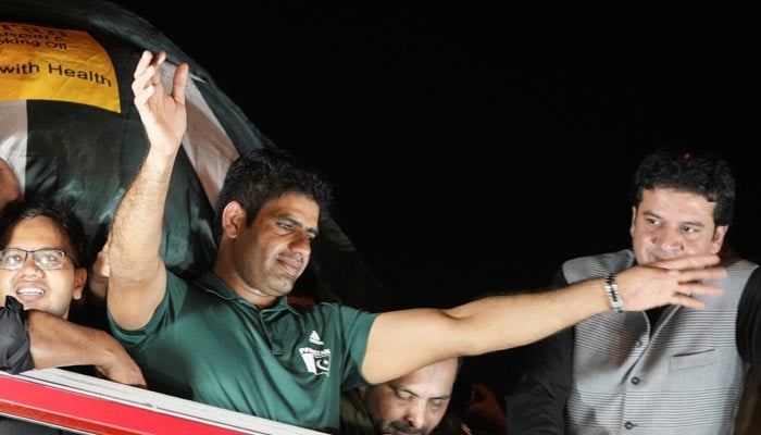 Arshad Nadeem receives historic welcome on Pakistan return - Olympics ...